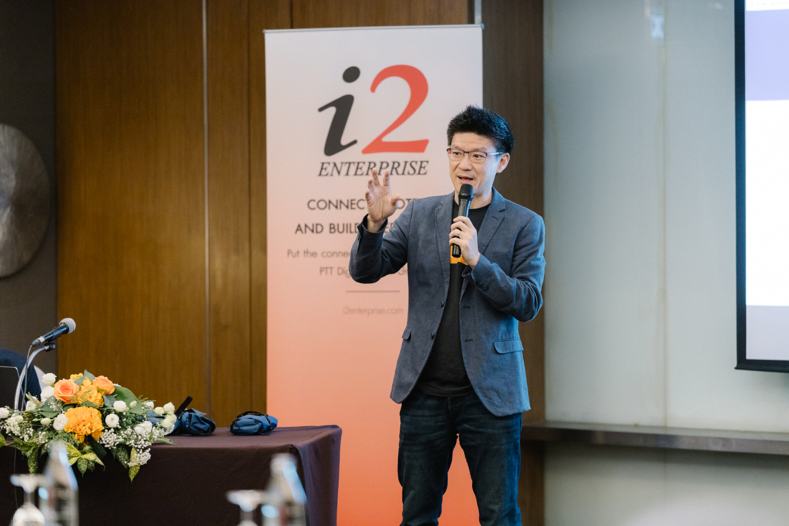 CONNECT, PROTECT, AND BUILD EVERYWHERE: PUT THE CONNECTIVITY CLOUD TO WORK FOR PTT DIGITAL & PTT ...